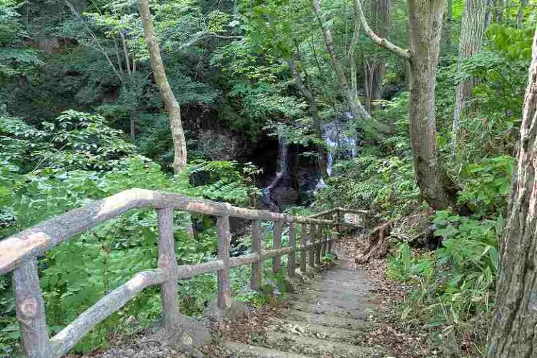駐車場から徒歩1分！札幌市西区の「平和の滝」で気軽に自然を満喫してみよう！